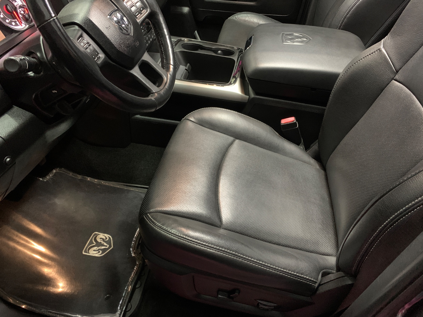 DODGE RAM Sport 1500 Crew Cab 5.7 V8 HEMI 395 ch - RAM BOX - LIGNE ...