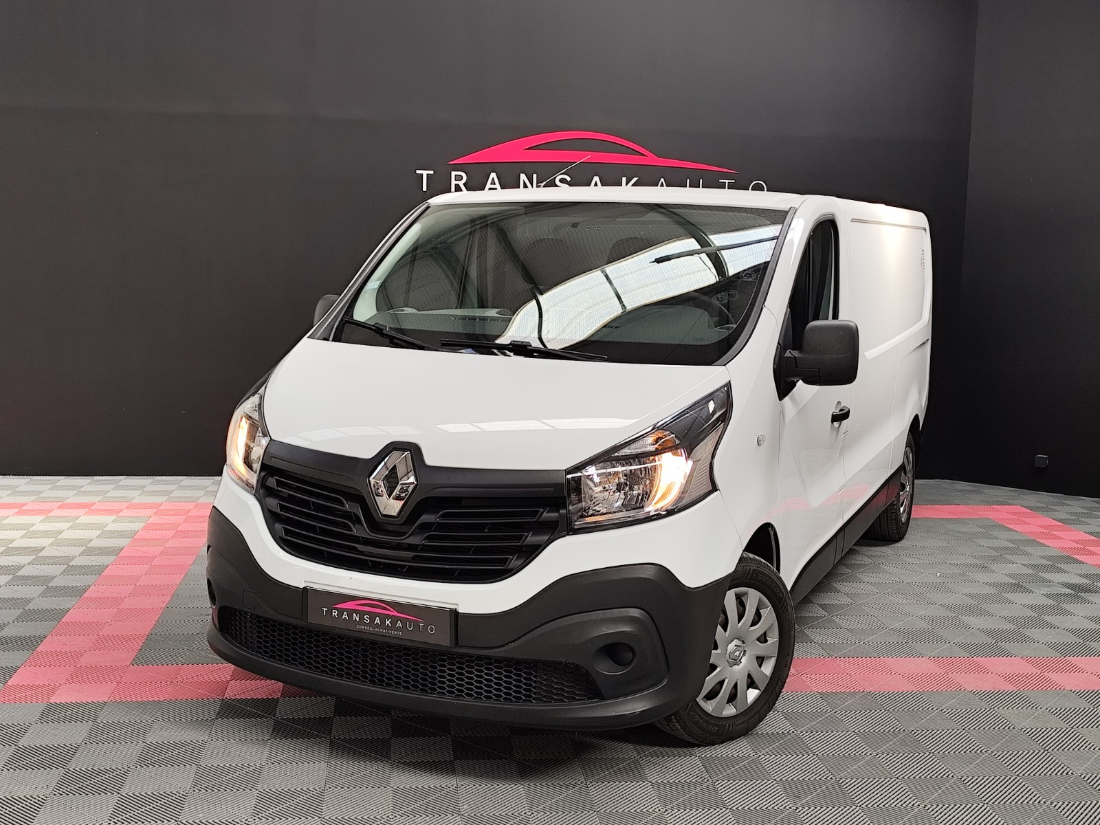RENAULT TRAFIC FOURGON *Aménagé* L2H1 DCI 120 E6 GRAND CONFORT ...