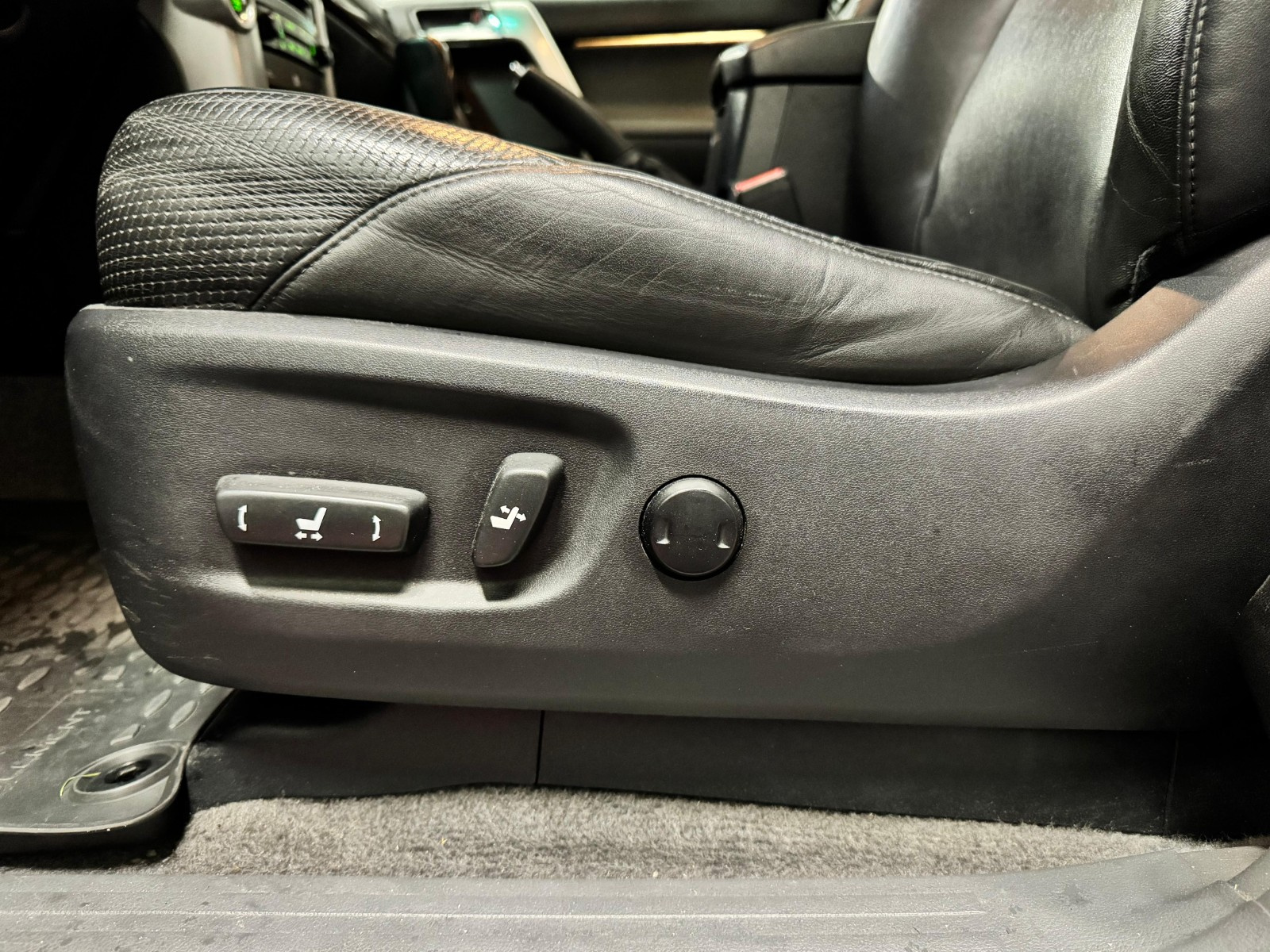 TOYOTA LAND CRUISER II 190 D-4D Lounge Pack Premium A - 7 PLACES